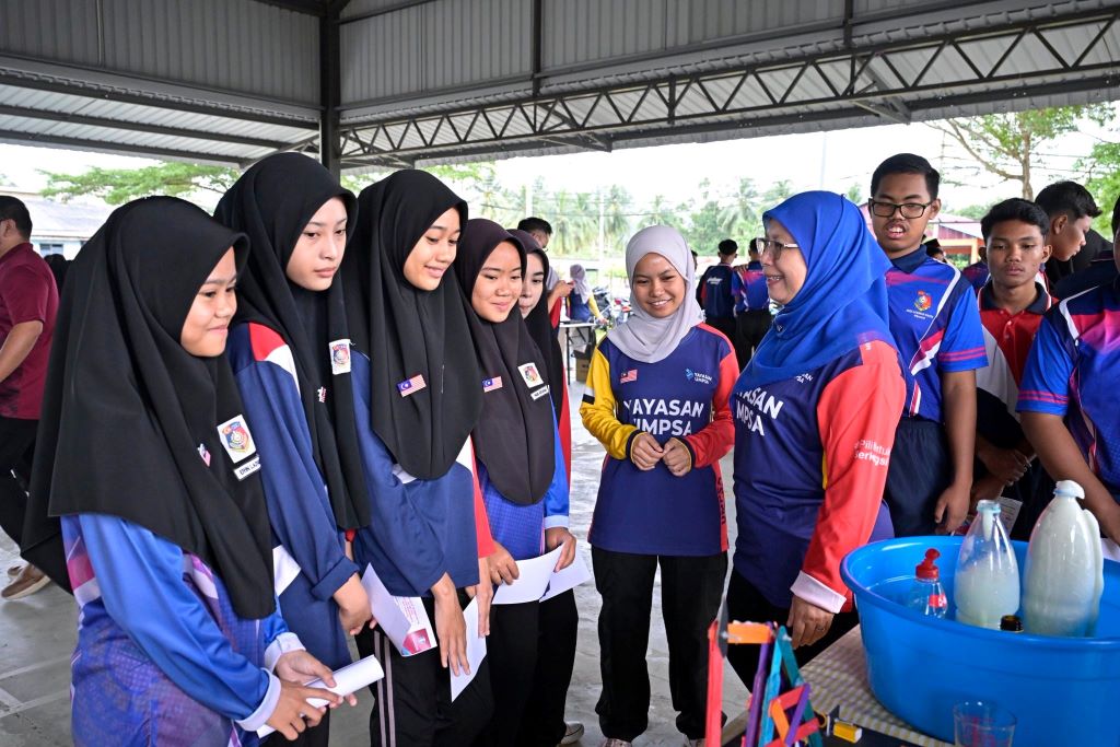 Kembara Lestari UMPSA santuni Komuniti Gugusan Felda Lok Heng sokong SDG | UMPSA News